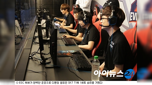 [LOL]ESC, 완벽한 운영으로 SKT에 1세트 승리