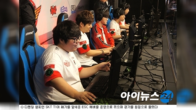 [LOL]SKT, ESC의 돌진 저지하며 2세트 승리