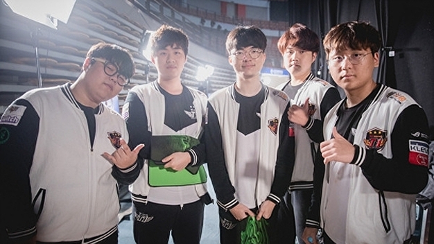 [LOL]SKT, 풀세트 접전 끝에 4강 진출