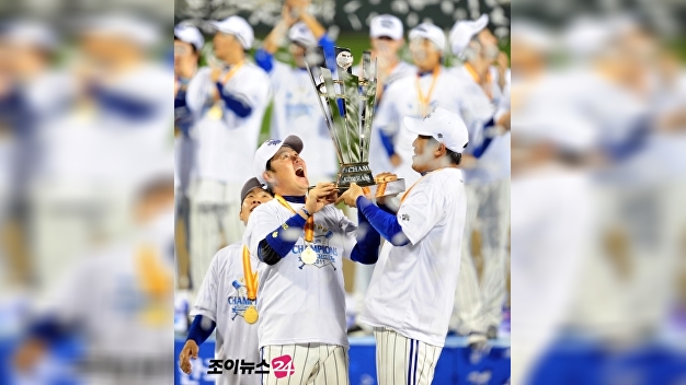 [KS]KBO, 우승팀 삼성에 5천만원 상당 우승트로피 수여
