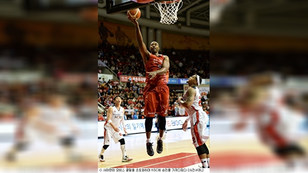 '사이먼 골밑 초토화' KGC, 4강 PO 기선제압