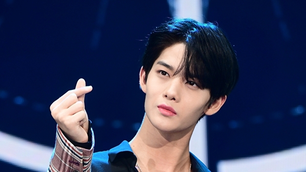 [조이HD]CIX 배진영, '꽃미남의 하트 받으세요~'