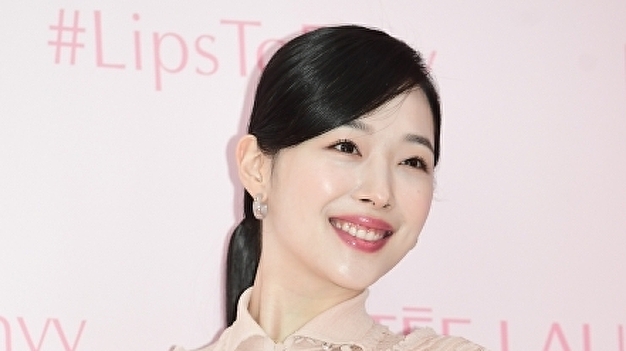설리 Sns 라이브 도중 가슴 노출 사고…방송사고에도 의연