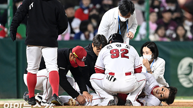 [KS]SSG 한유섬, 6차전 주루 중 부상 김강민과 교체