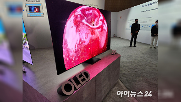 [CES 2023] 삼성, 77형 OLED TV 공개 때 'QD' 쏙 뺀 이유…LG 의식했나