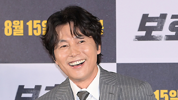 [28th BIFF] "UN난민캠프서 본 아이들" 정우성, '보호자'에 담은 신념