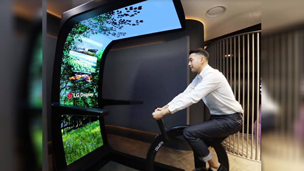 [CES 2022] LG디스플레이, 운동기구와 결합한 휘어지는 OLED 공개